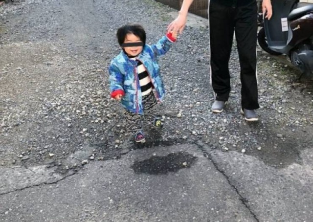 41 Awkward Photos That Will Make You Look Twice - Wtf Gallery | eBaum's ...